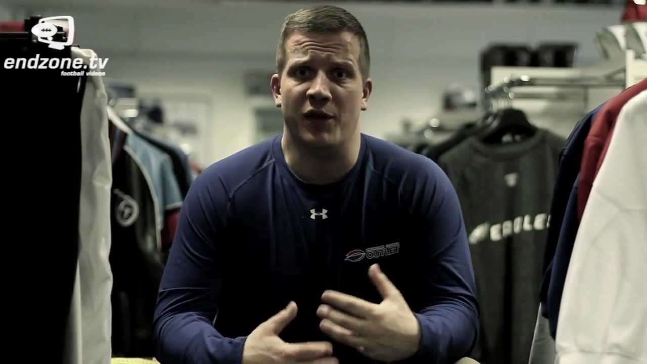 🥇 American Football Merch: 5 Must-Have Items for Fans